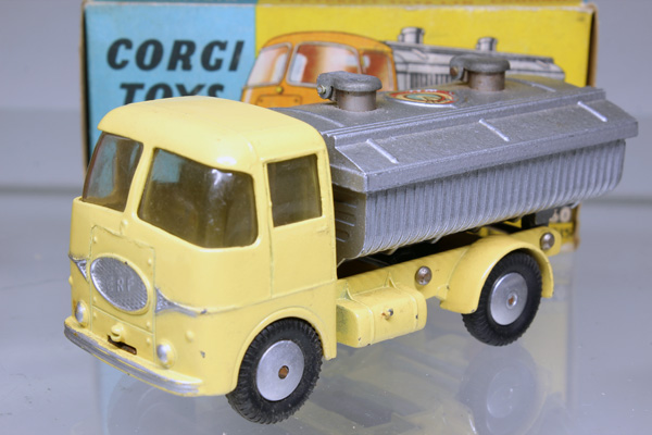 ミニカーショップ ケンボックス CORGI★460★NEVILLE CEMENT TIPPER BODY ON E.R.FCHASSIS※箱 ...